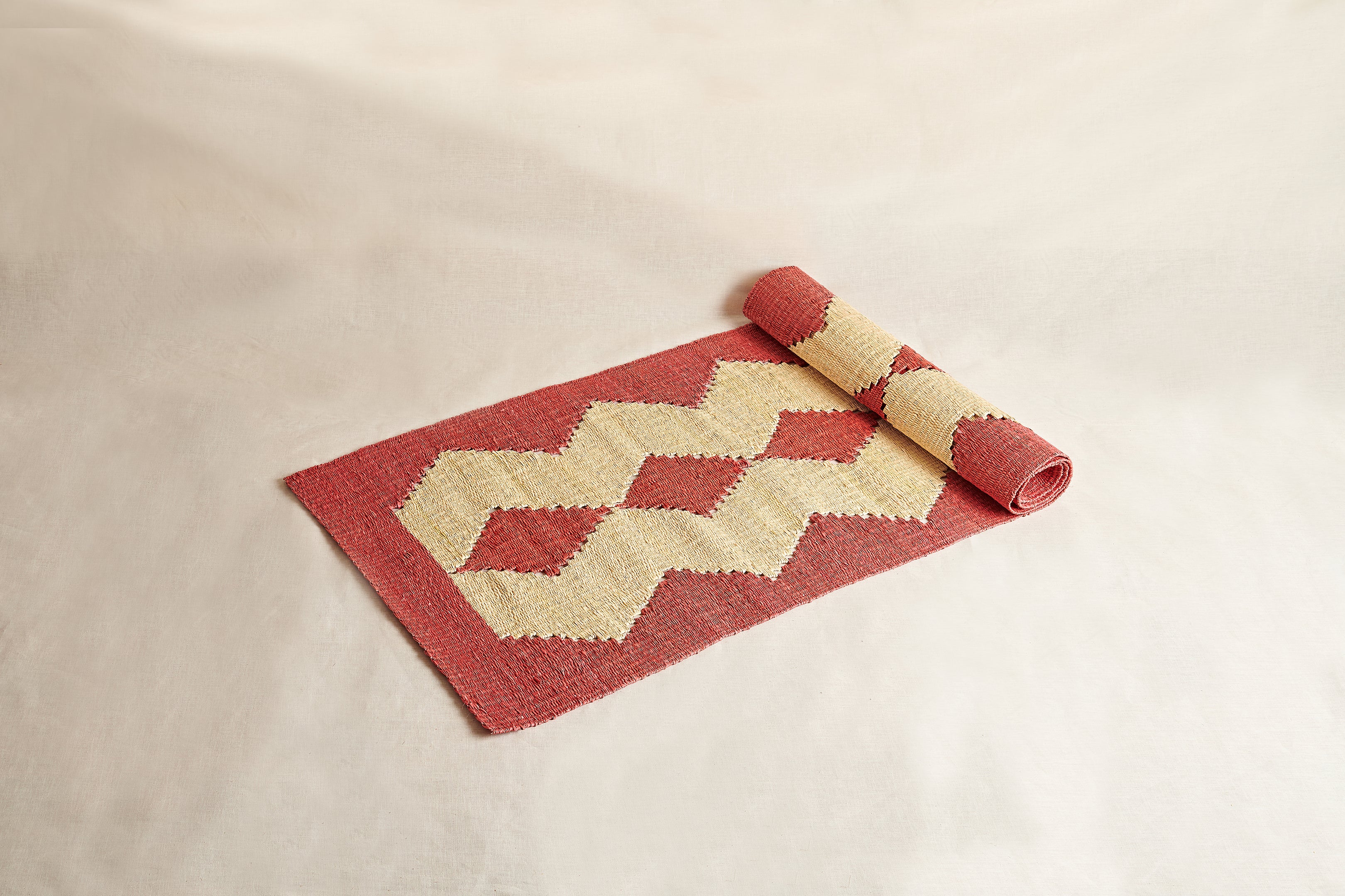 Estera en palma rombos rojos – Lazara artesanal